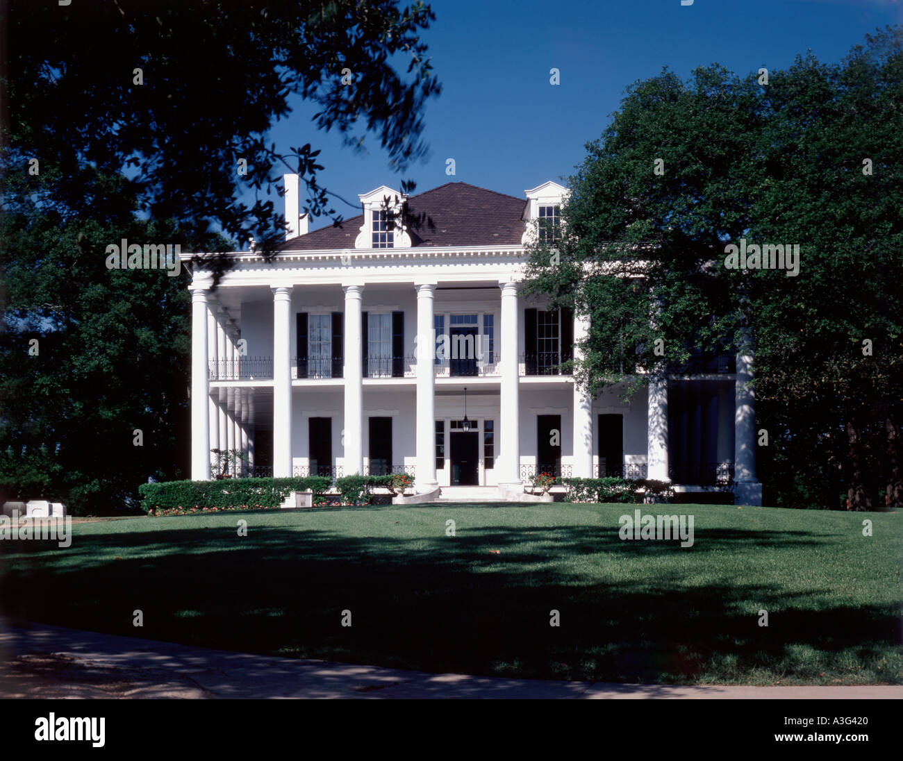 Dunleith antebellum mansion in historic Natchez in Mississippi Stock ...