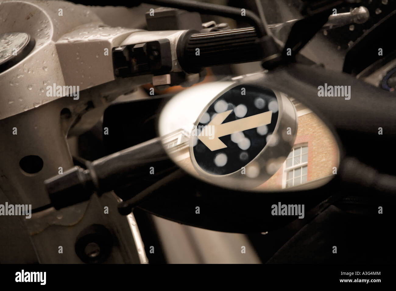 Mirror arrow hi-res stock photography and images - Alamy