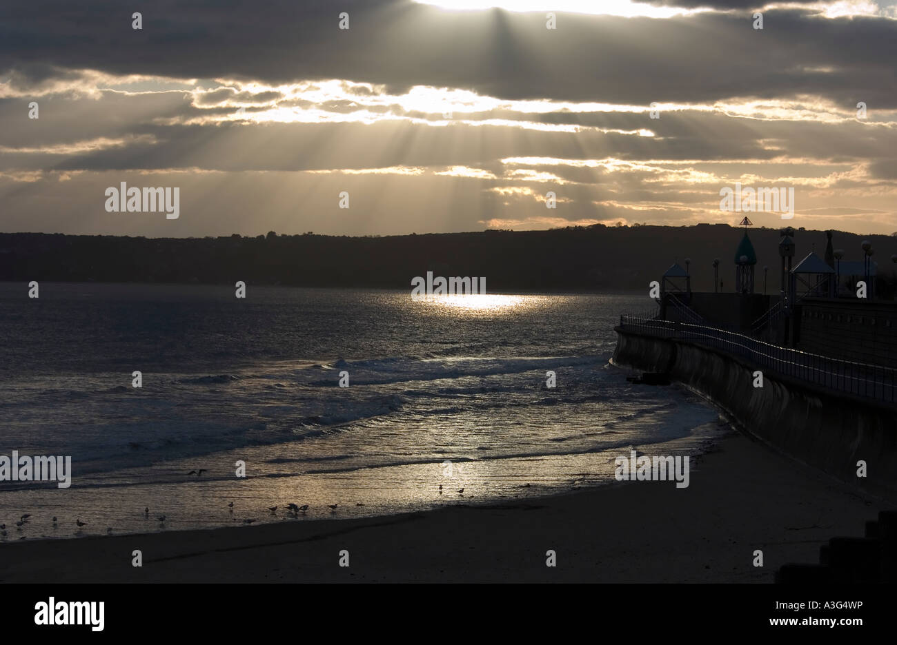 Sun fighting through cloud hi-res stock photography and images - Alamy