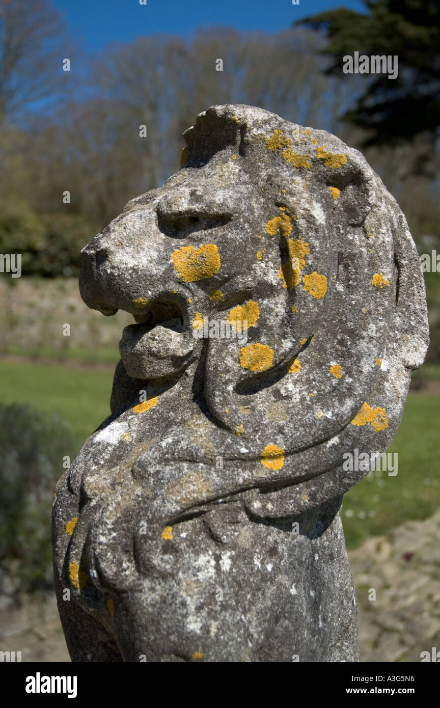 Lion head sculpture hi-res stock photography and images - Alamy