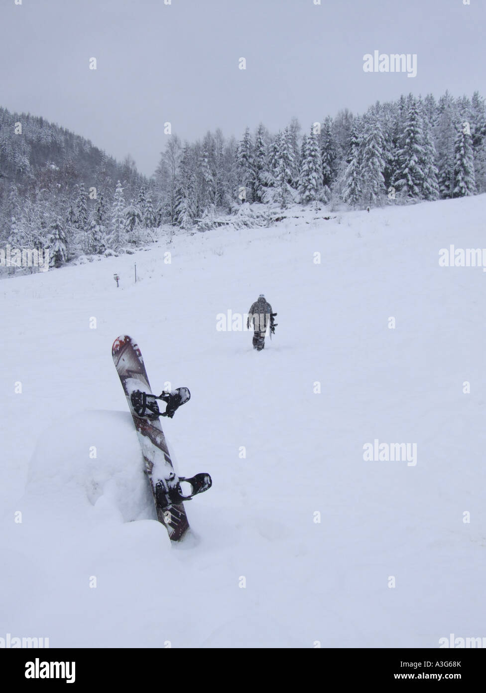 Snow covered board walk hi-res stock photography and images - Alamy