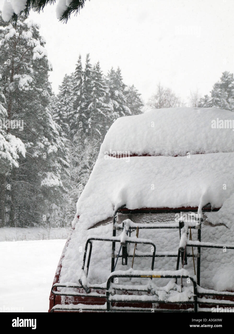camper van in snow Stock Photo - Alamy