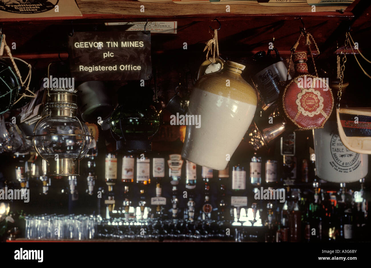 Inside pub 1990s hi-res stock photography and images - Alamy