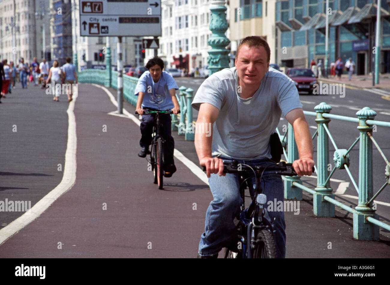 Cycle path on Brighton's seafront Stock Photo - Alamy