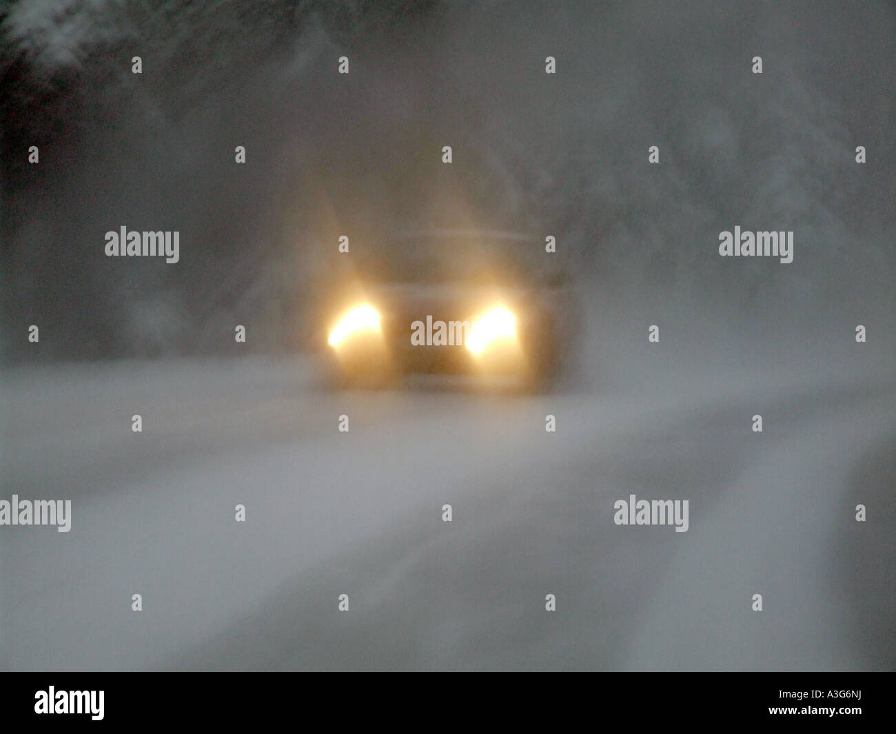 car driving in heavy snow storm Stock Photo - Alamy