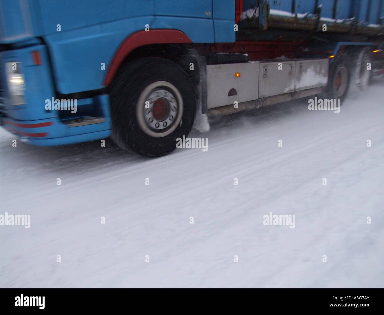 hgv lorry driving in heavy snow in sweden Stock Photo - Alamy