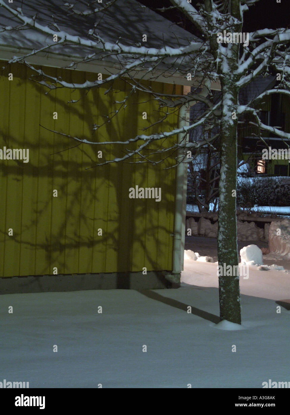 Car in house garage snow hi-res stock photography and images - Alamy