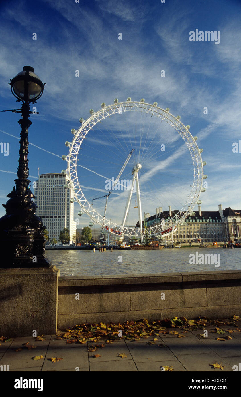 The London Eye under construction Stock Photo - Alamy