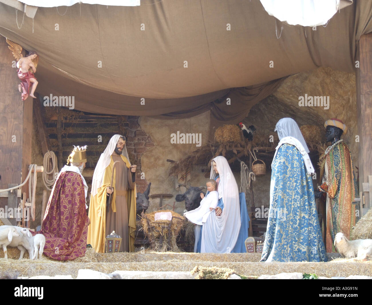 nativity scene at st peter's sqaure in rome Stock Photo - Alamy