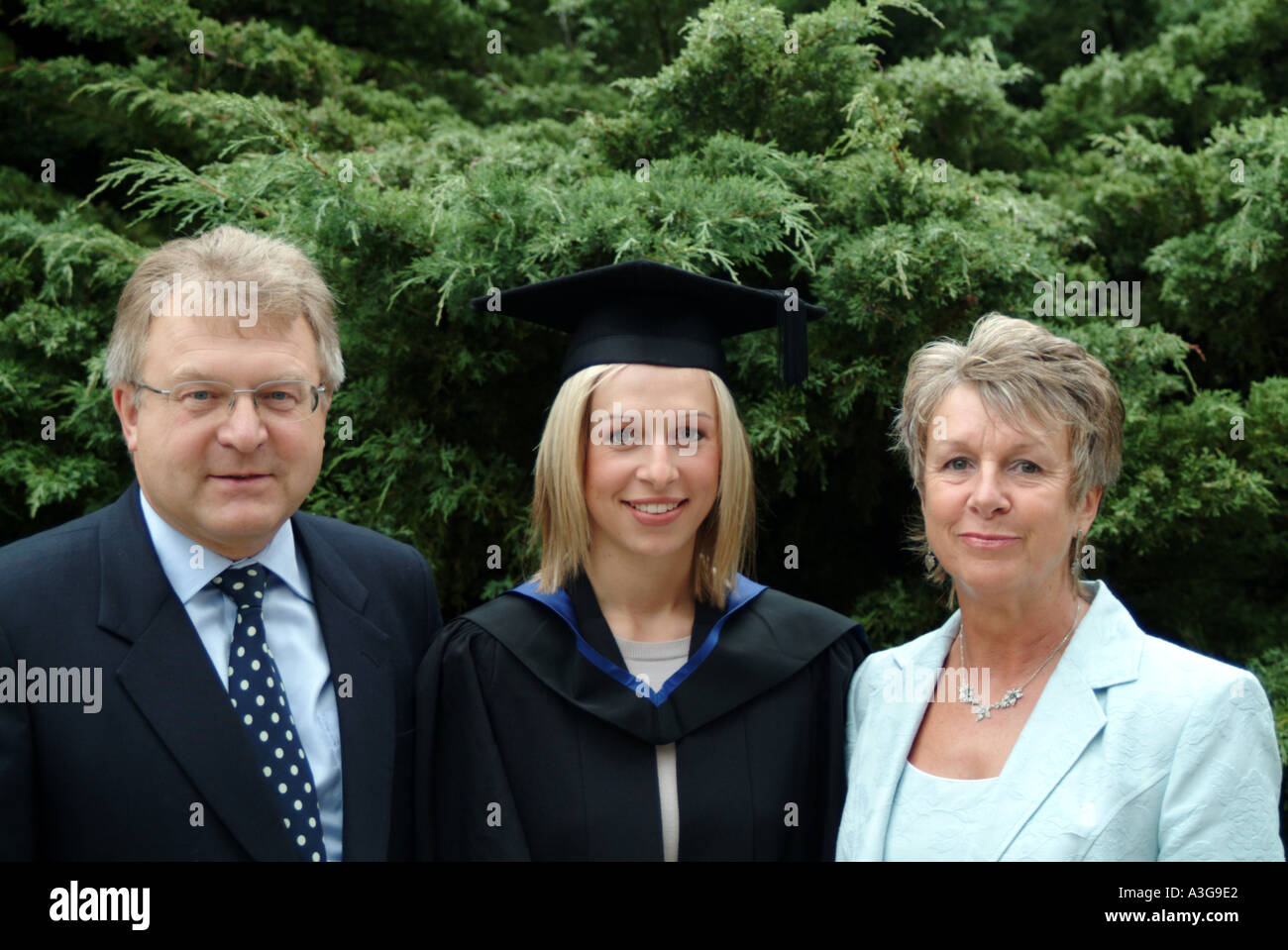 Family celebrate daughters graduation Stock Photo - Alamy
