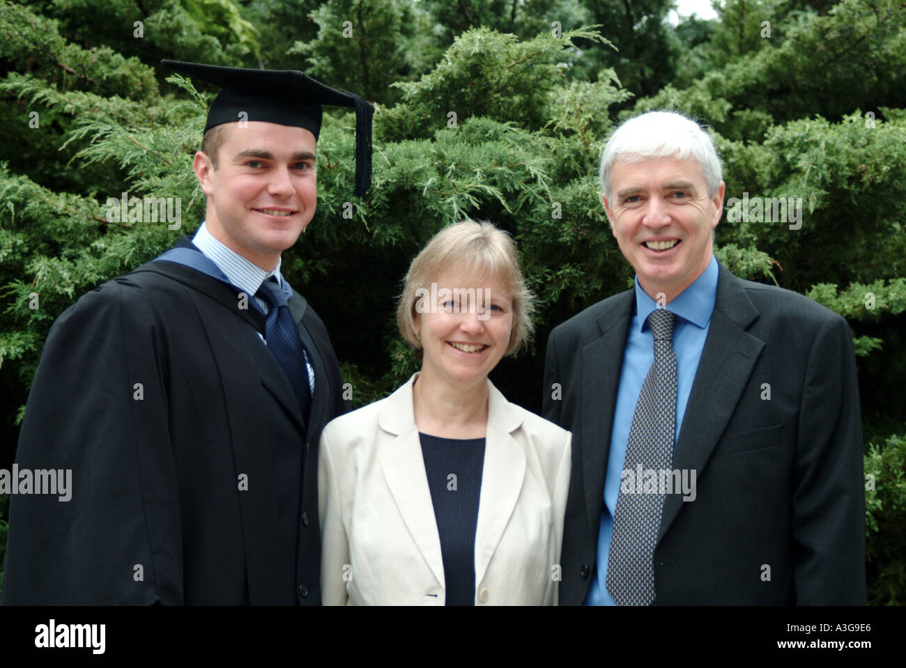 Family celebrate sons graduation Stock Photo - Alamy