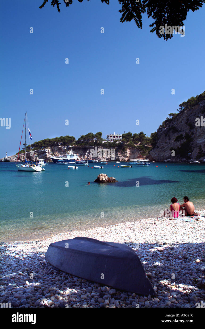 Up turned boat Patitiri beach Alonissos island Greece Stock Photo - Alamy