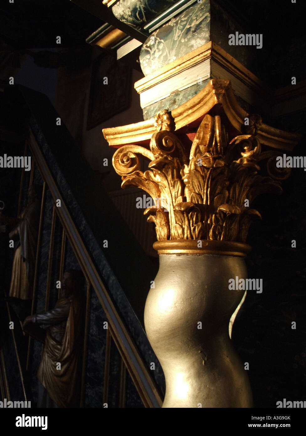 intricate column in church Stock Photo - Alamy