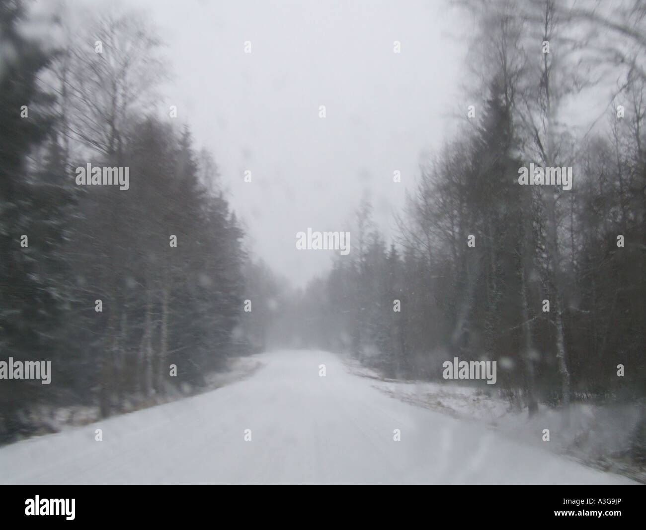 car driving in heavy snow Stock Photo - Alamy