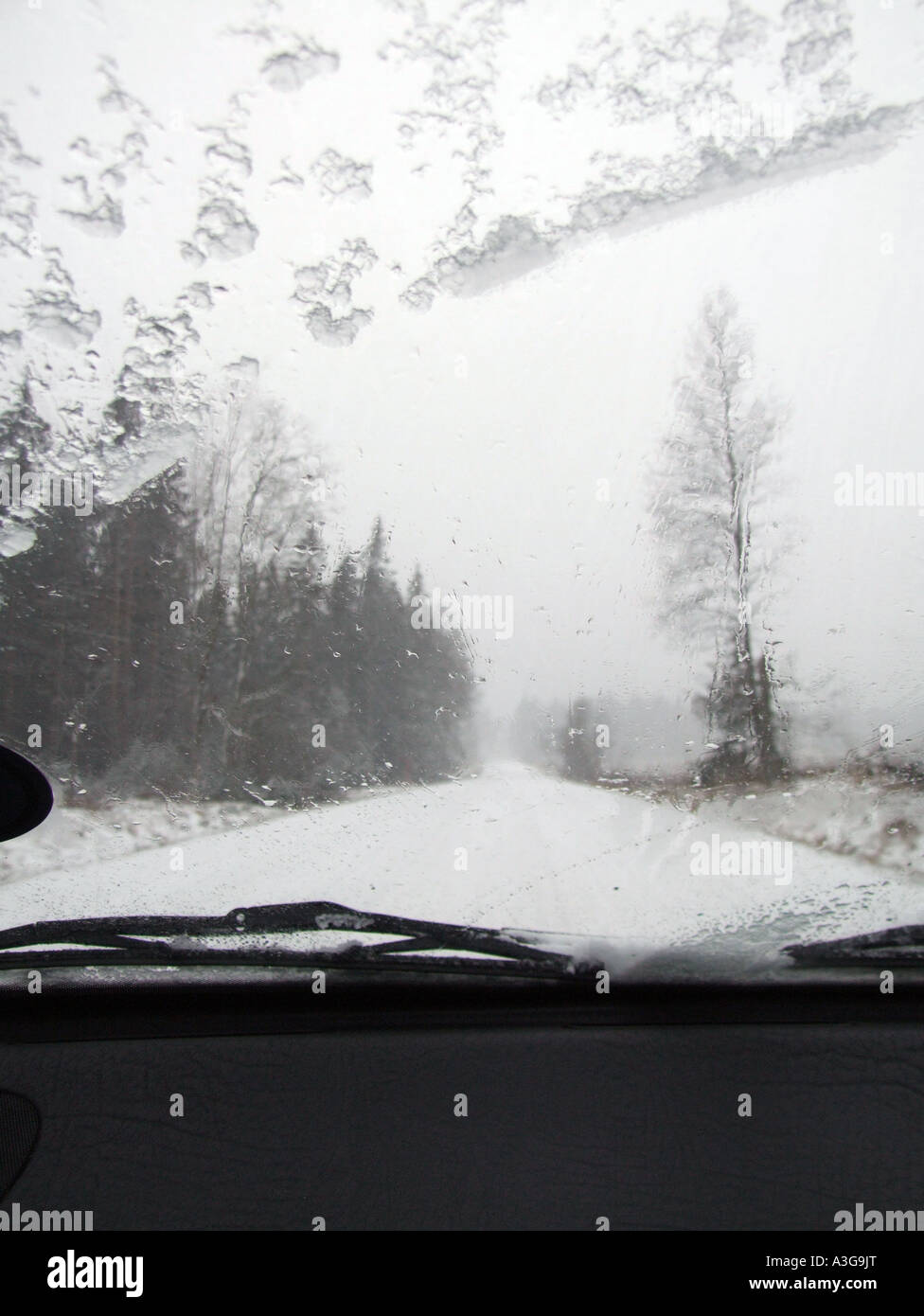 car driving in heavy snow Stock Photo - Alamy