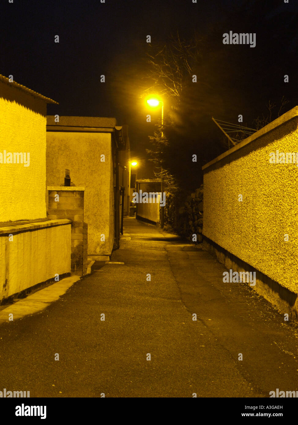 Private back alley hi-res stock photography and images - Alamy