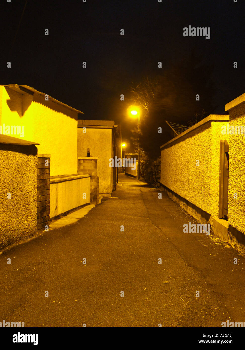 Private back alley hi-res stock photography and images - Alamy