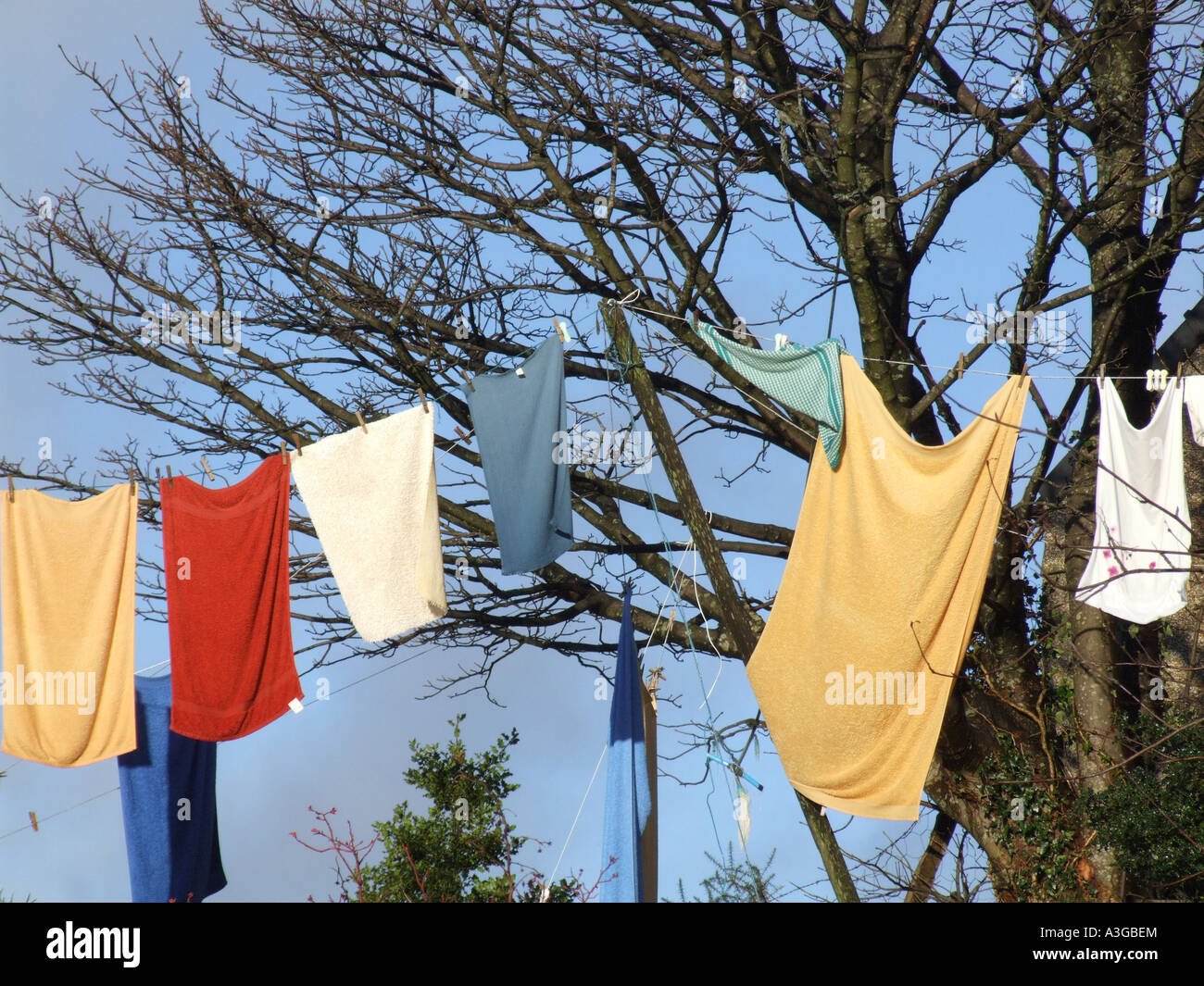 clean clothes on washing line Stock Photo - Alamy