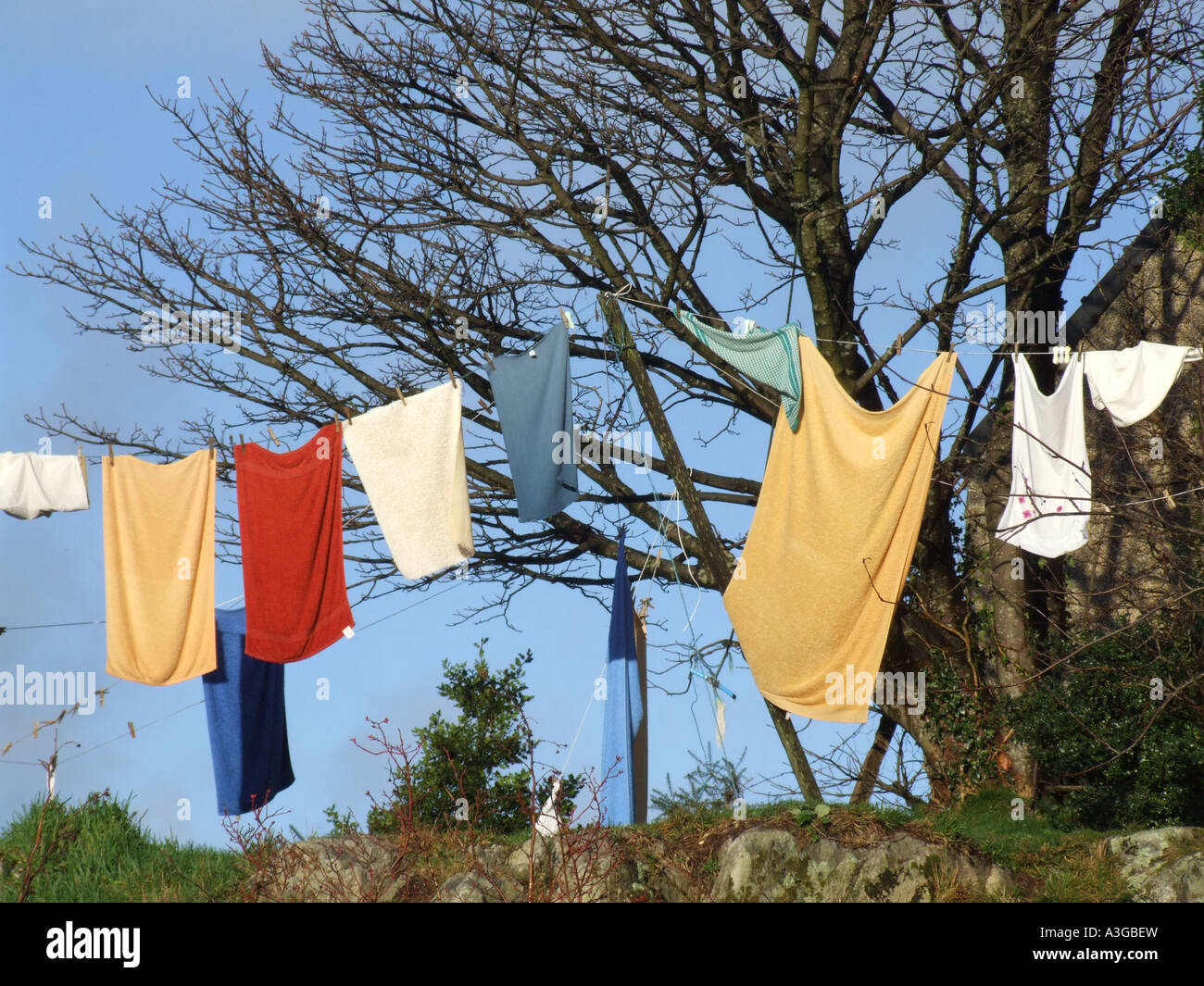 clean clothes on washing line Stock Photo - Alamy