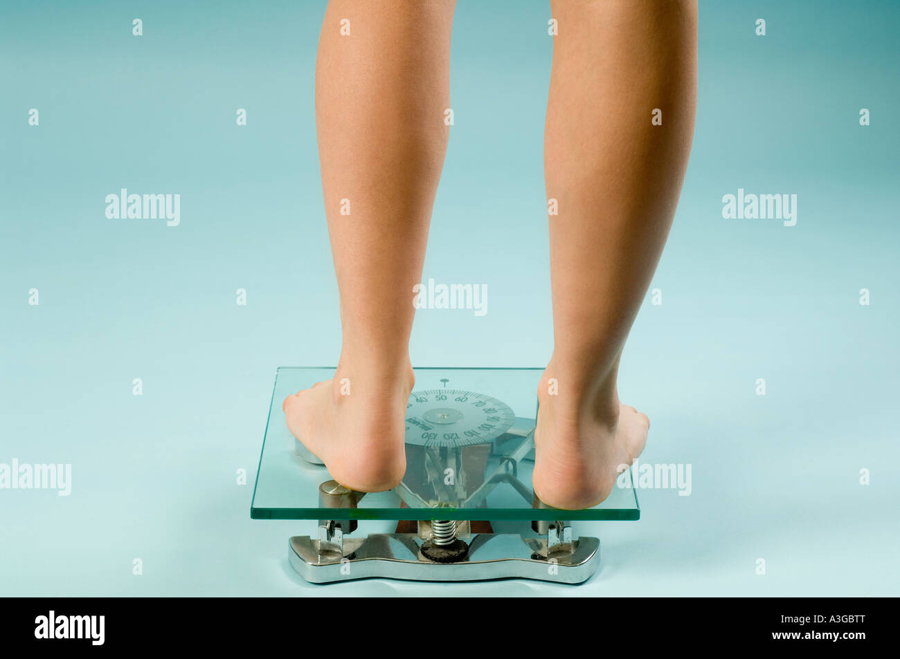 Feet scales weight hi-res stock photography and images - Alamy
