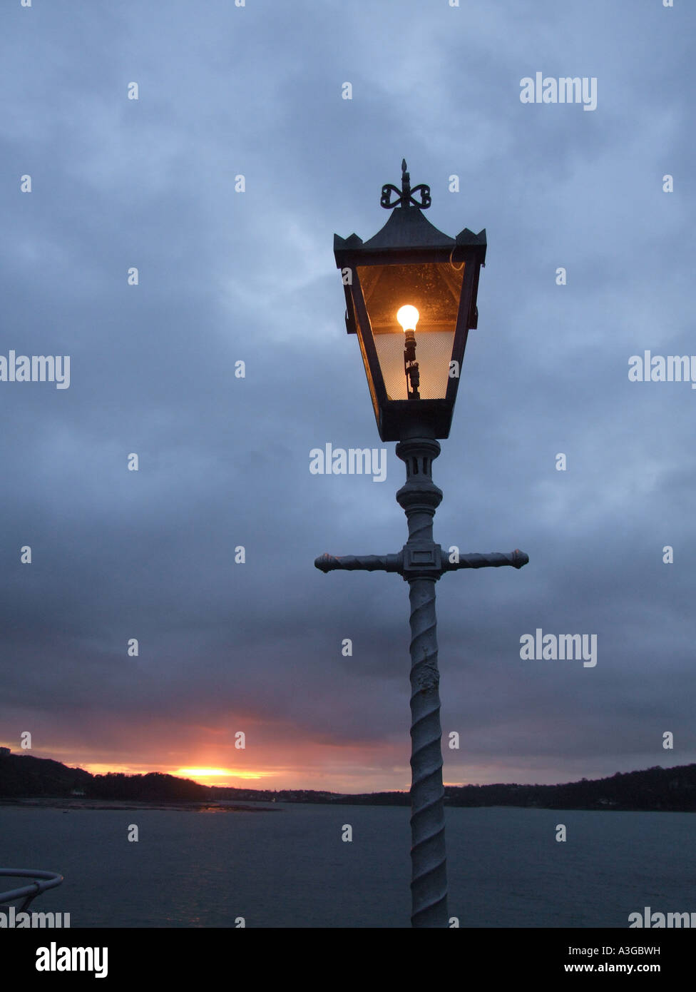 Street lighting post damaged hi-res stock photography and images - Alamy