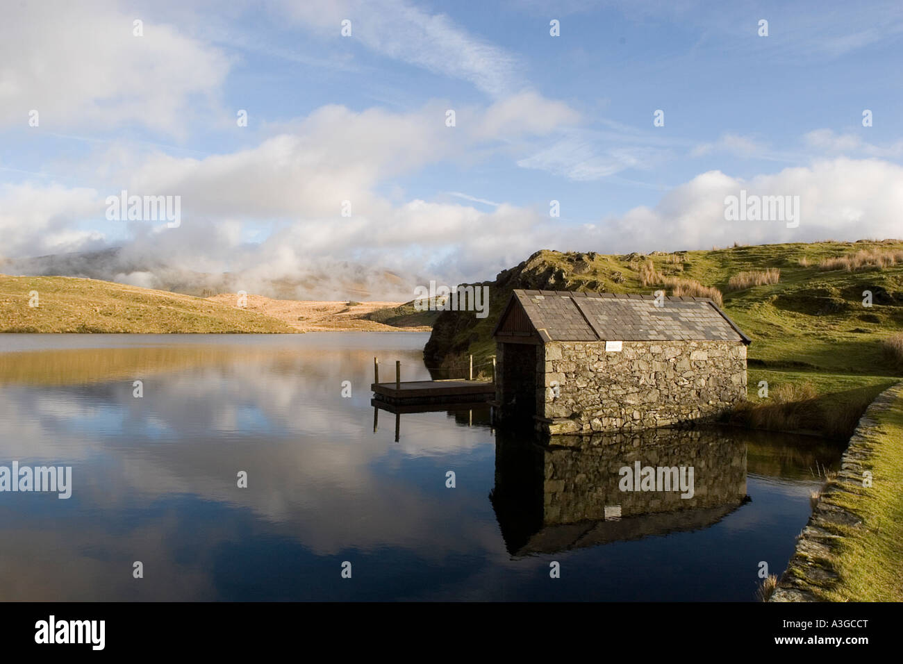 wild hill loch llyn dywnchen Stock Photo - Alamy