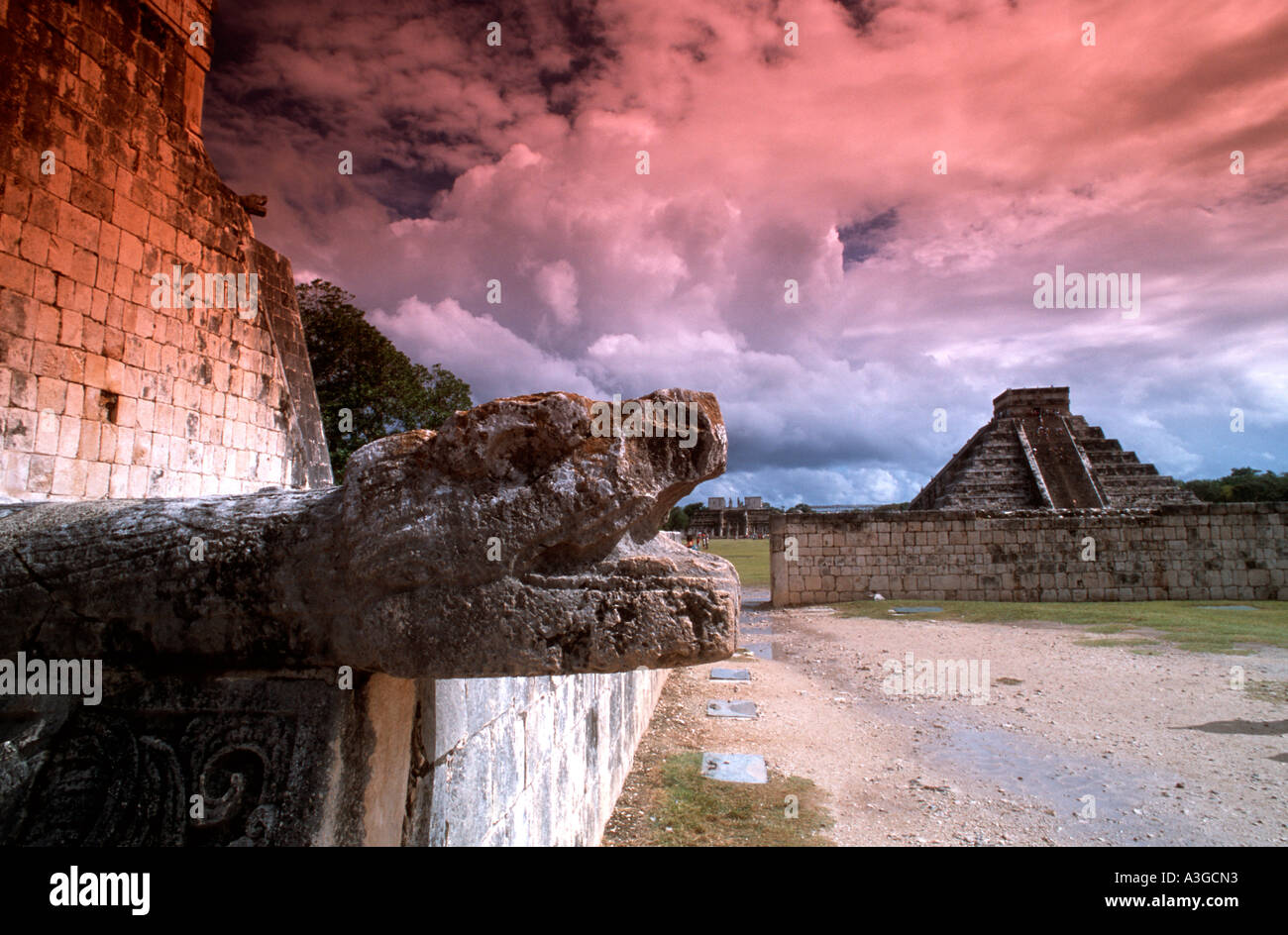 Chichen Itza Mayan Ruins Head of a snake Yucatan Mexico Stock Photo - Alamy