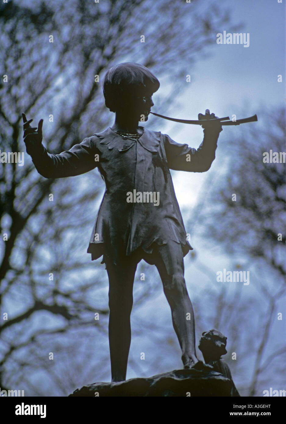 Peter Pan blowing his horn statue by The Serpentine in north Kensington ...