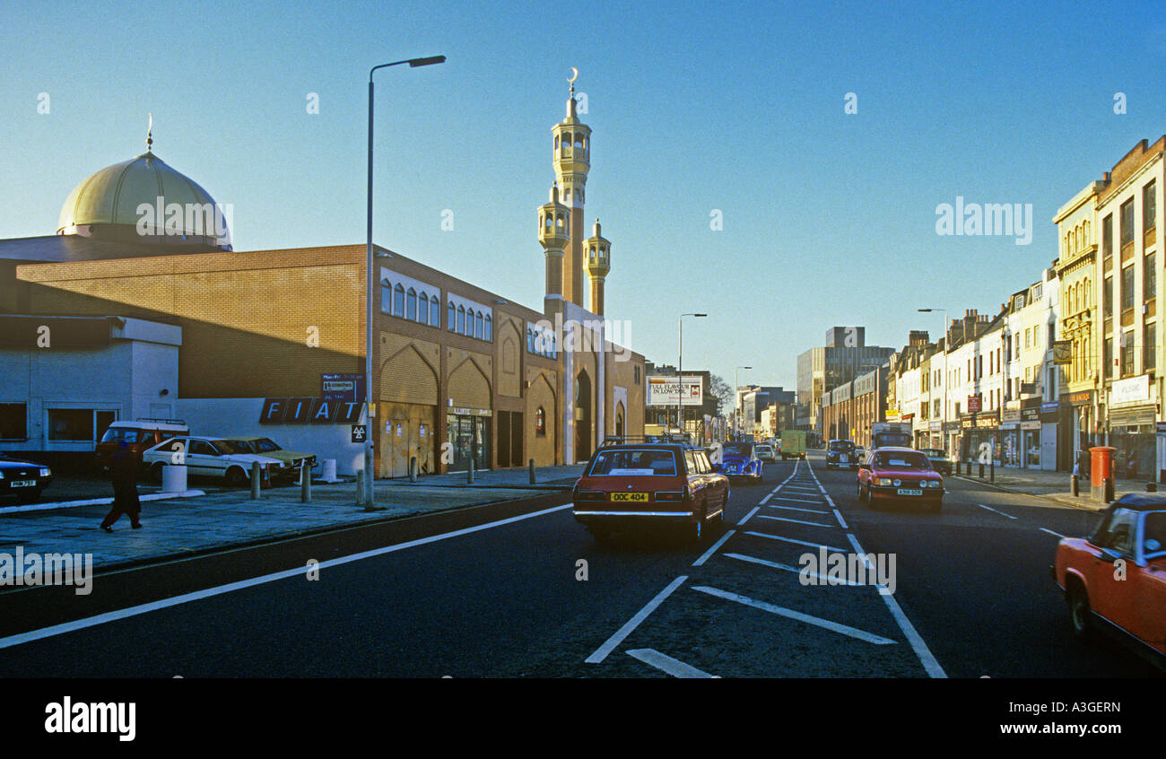 Whitechapel Mosque and Asian shops in the East End of London Stock ...