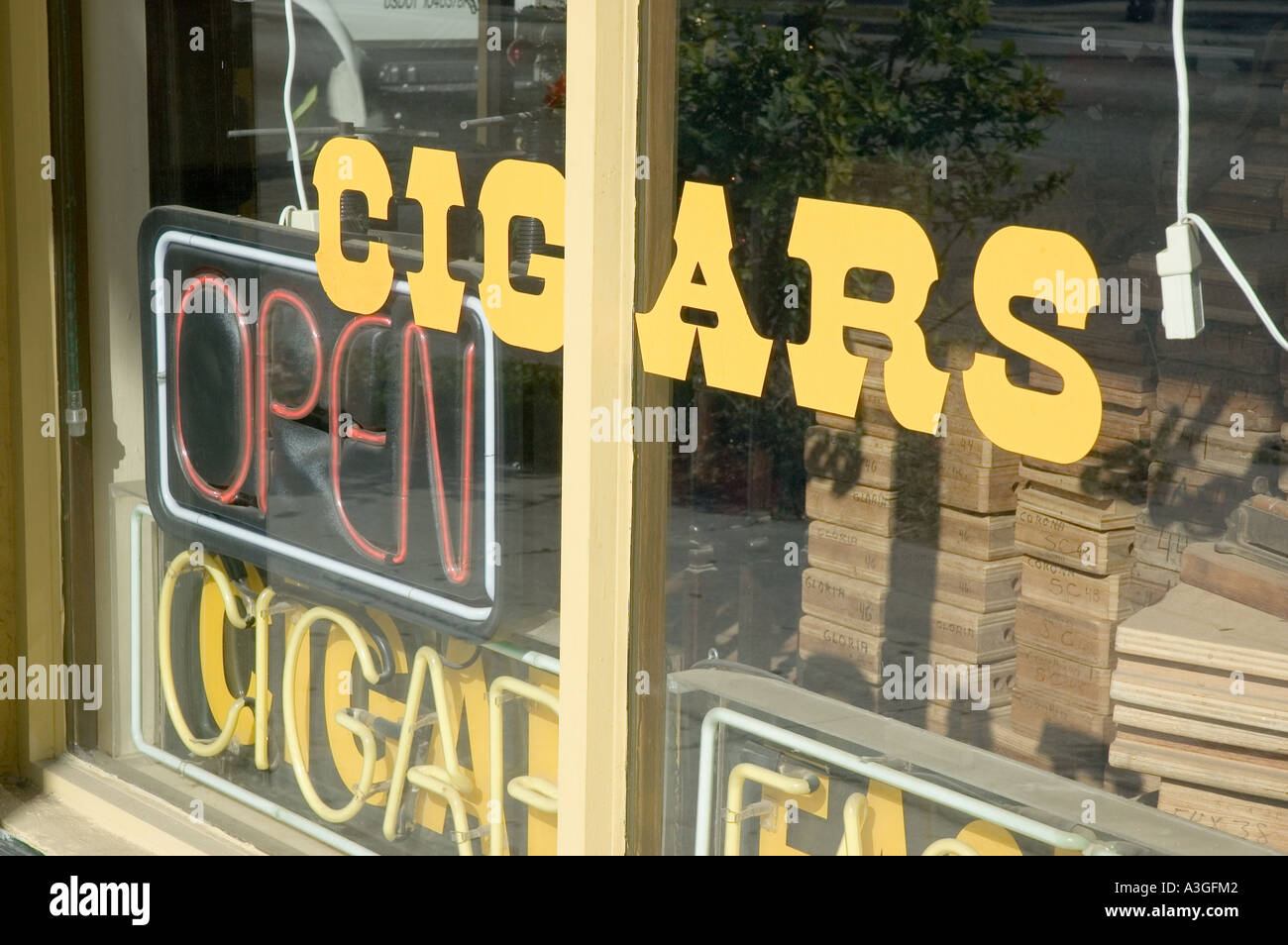 Cigar shop little havana hi-res stock photography and images - Alamy