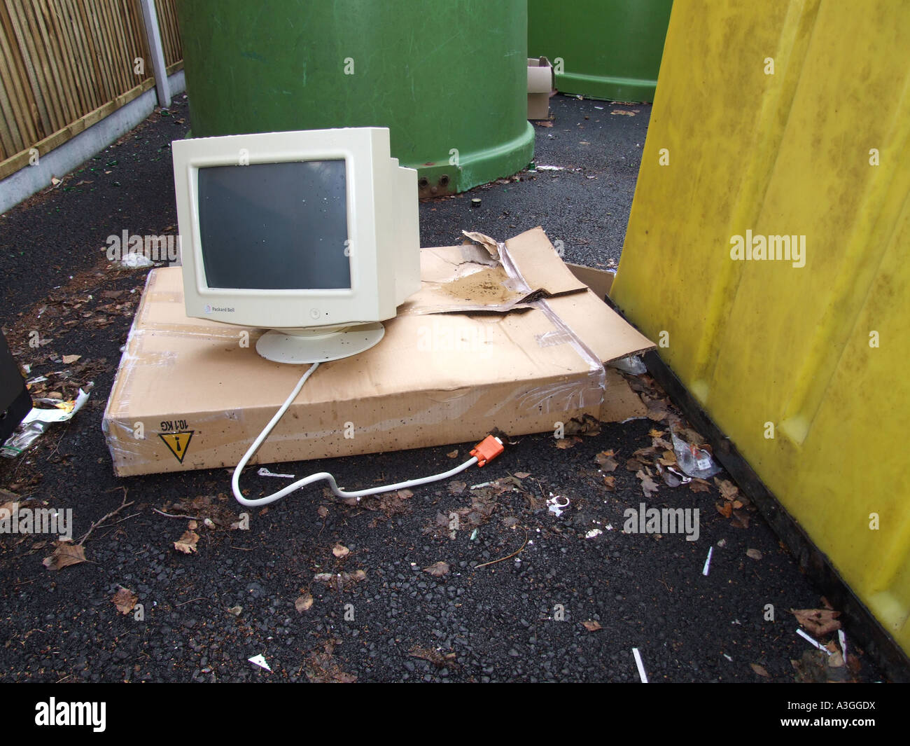 old pc equipment dumped outdoors Stock Photo - Alamy