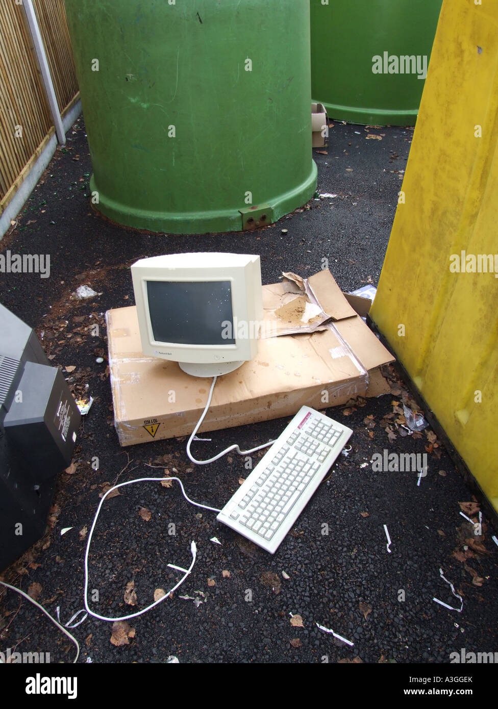 Old dirty crt computer monitor hi-res stock photography and images - Alamy