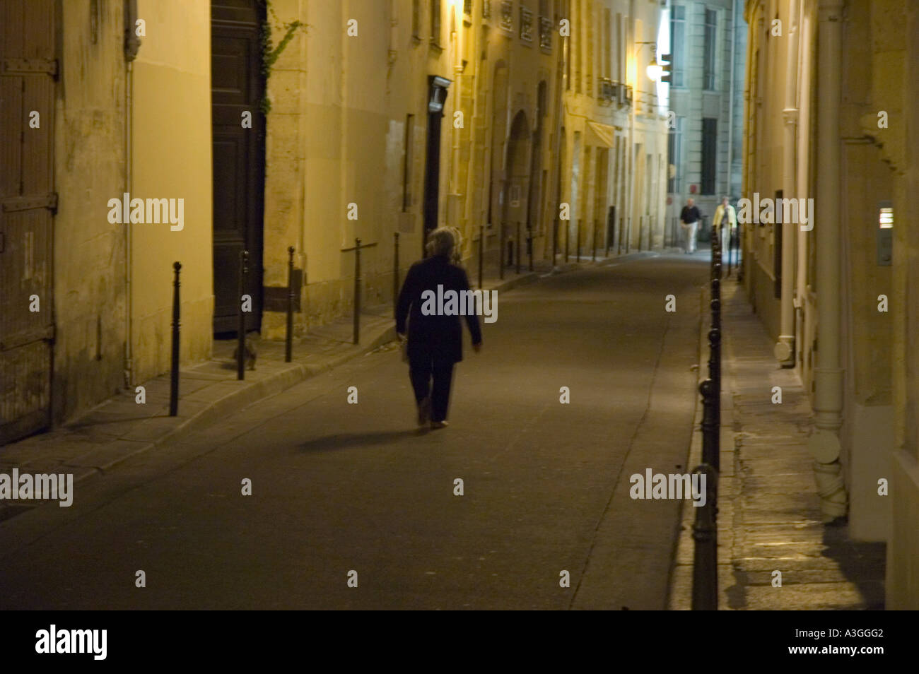 Vespa paris side street hi-res stock photography and images - Alamy