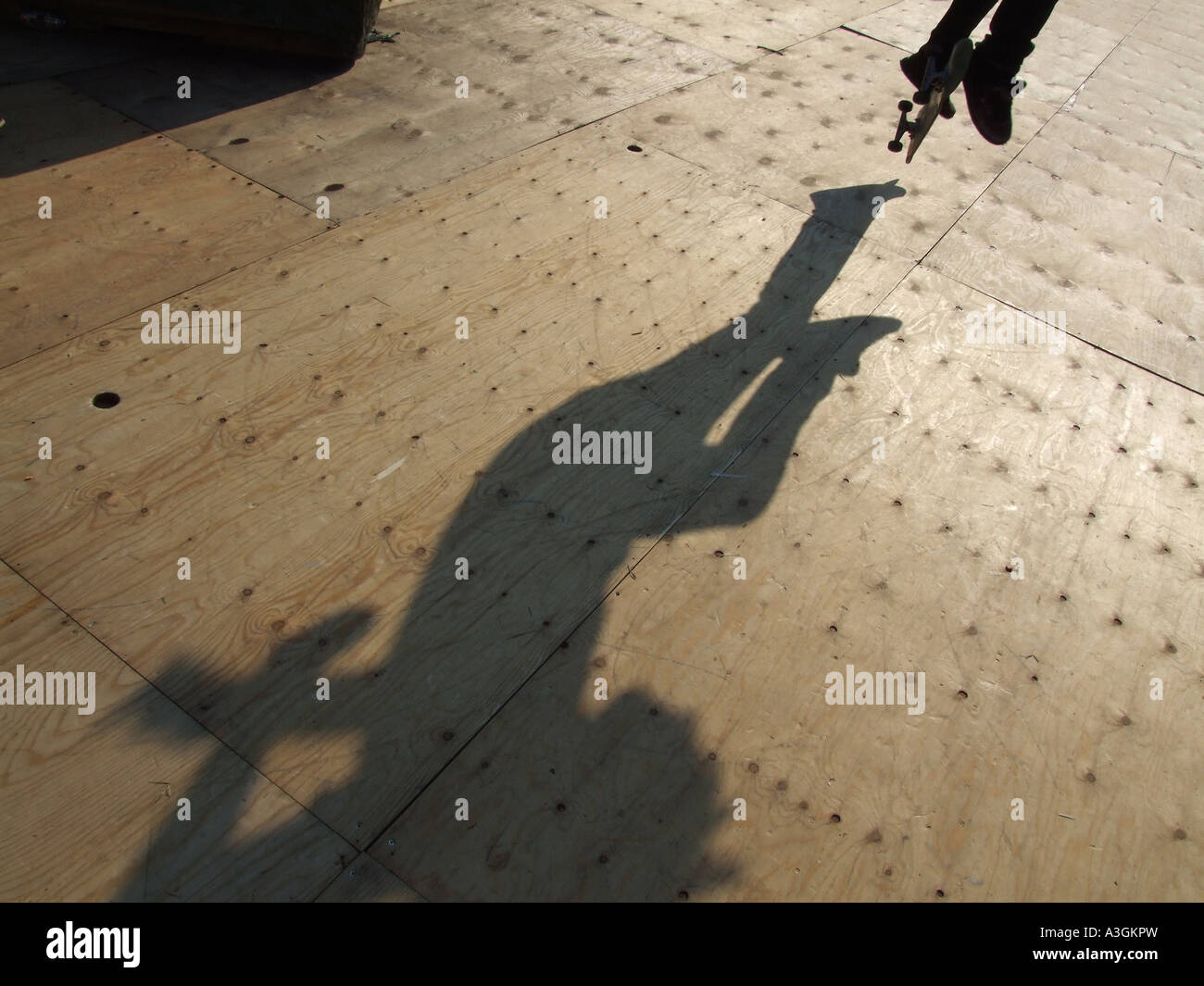 Boy doing skateboard tricks hi-res stock photography and images - Alamy