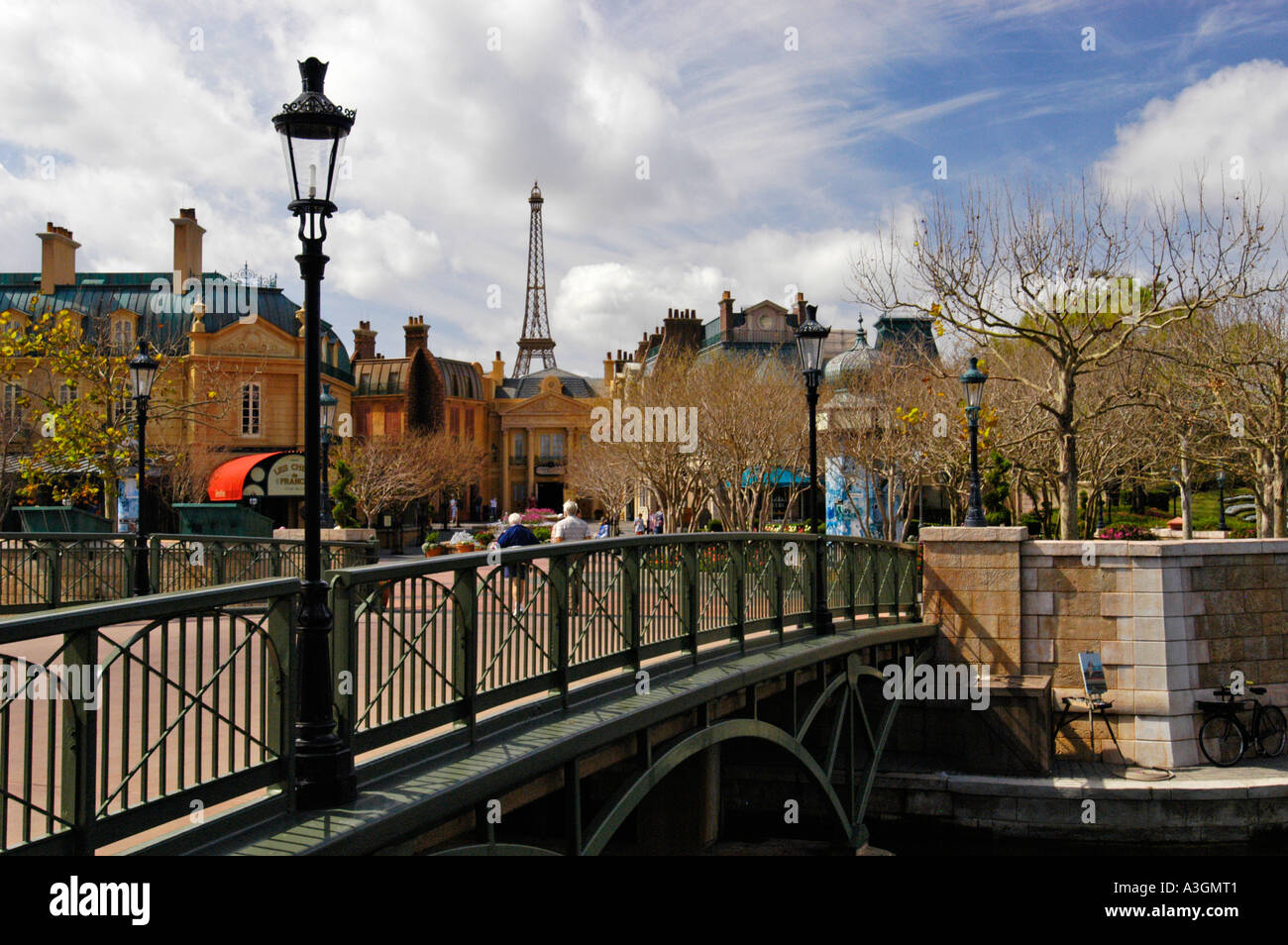 Quiet street paris hi-res stock photography and images - Alamy