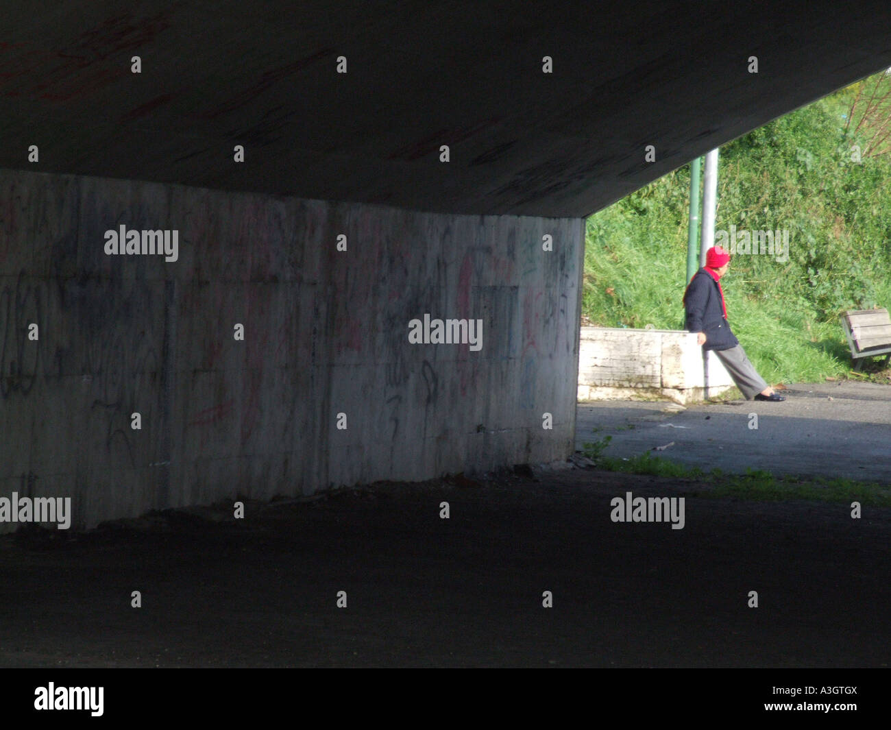 man sitting on wall in town Stock Photo - Alamy
