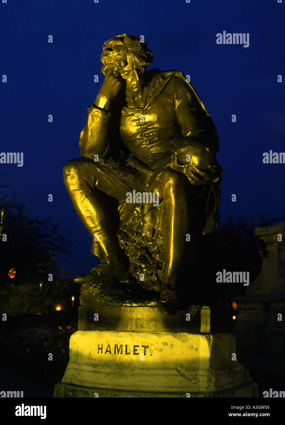 Part of the floodlit Shakespeare memorial at Stratford Upon Avon in ...