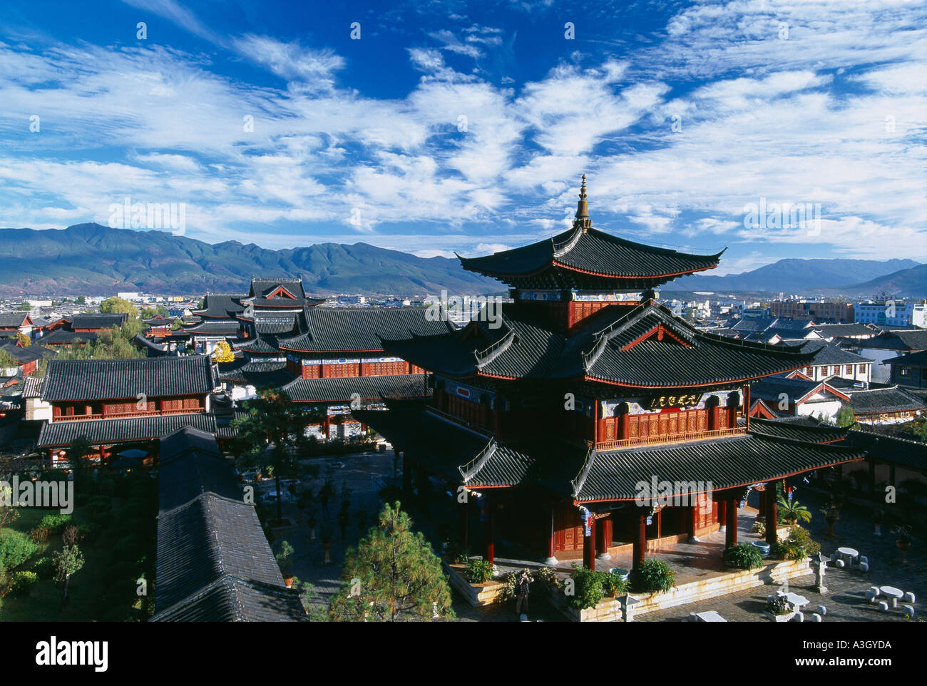 Naxi hi-res stock photography and images - Alamy