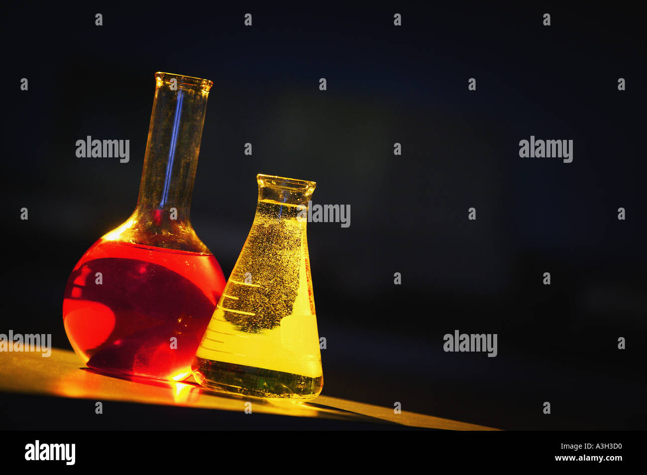 Science concoction and beakers hi-res stock photography and images - Alamy