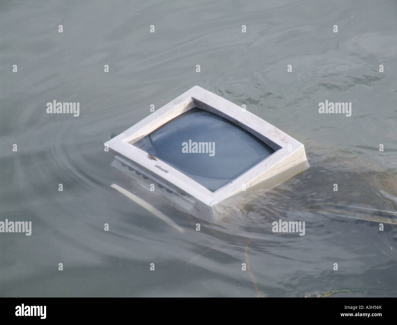 old pc computer monitor dumped in river Stock Photo - Alamy
