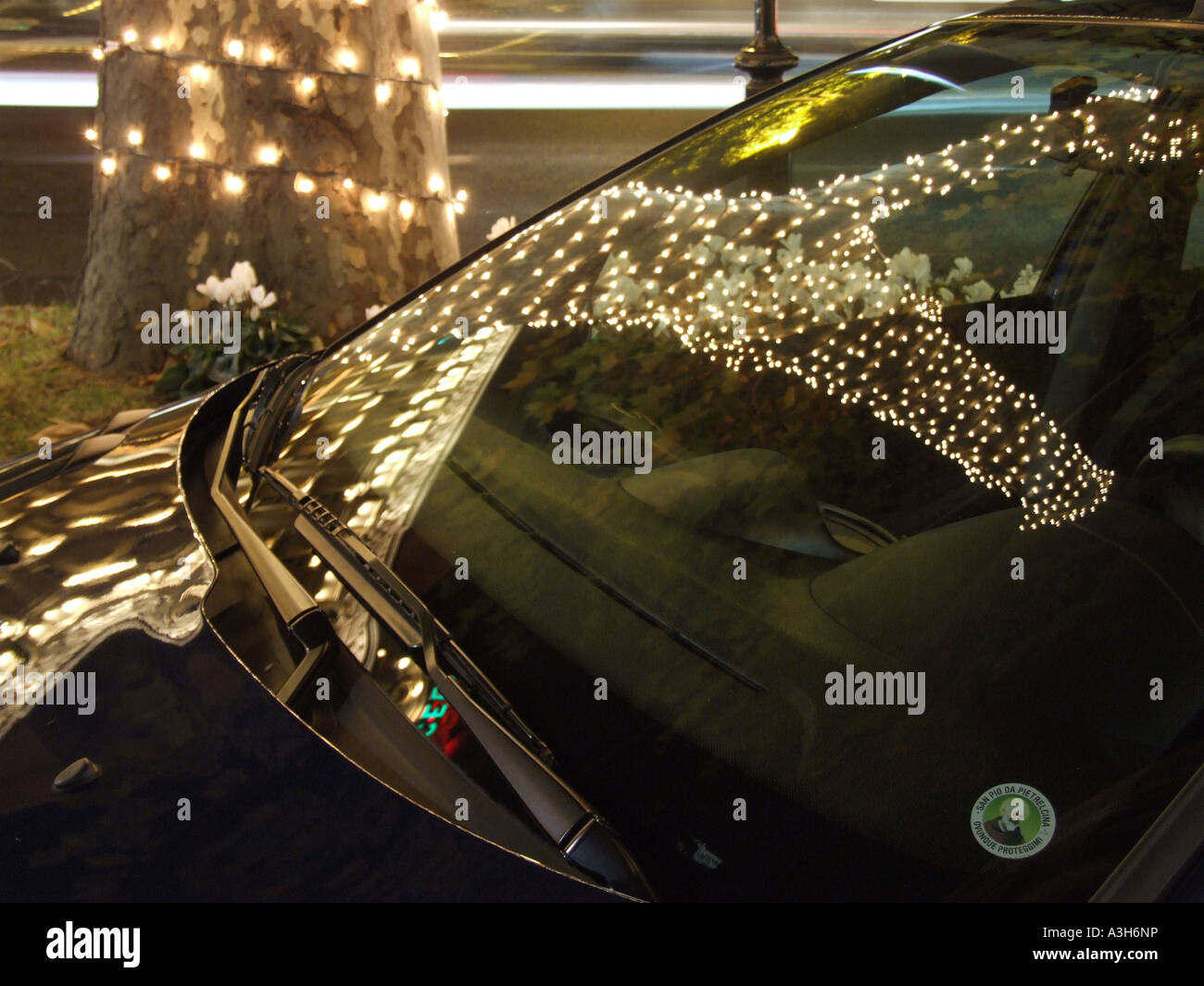 parked car window at night Stock Photo - Alamy