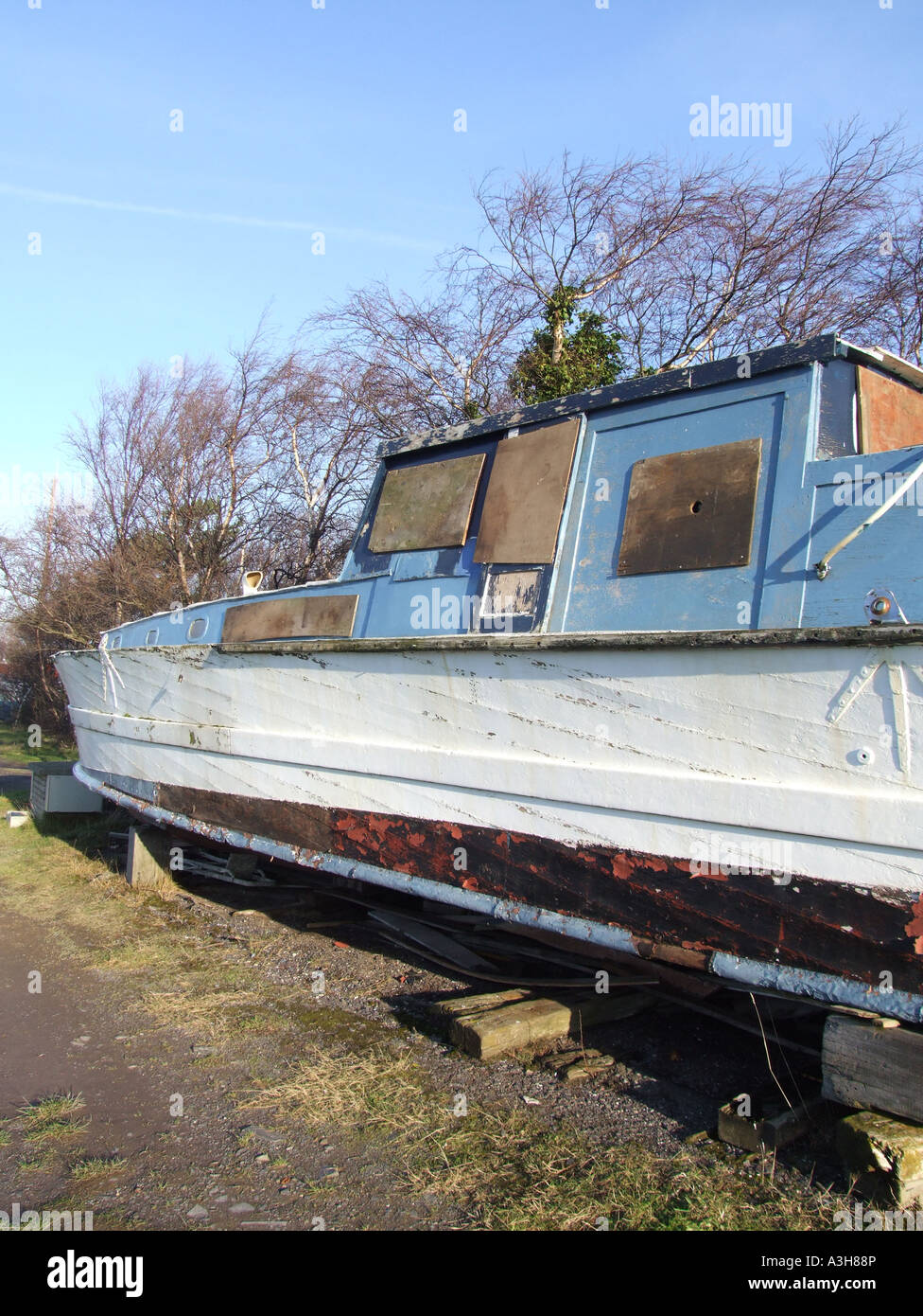 old boat left on dry land Stock Photo - Alamy