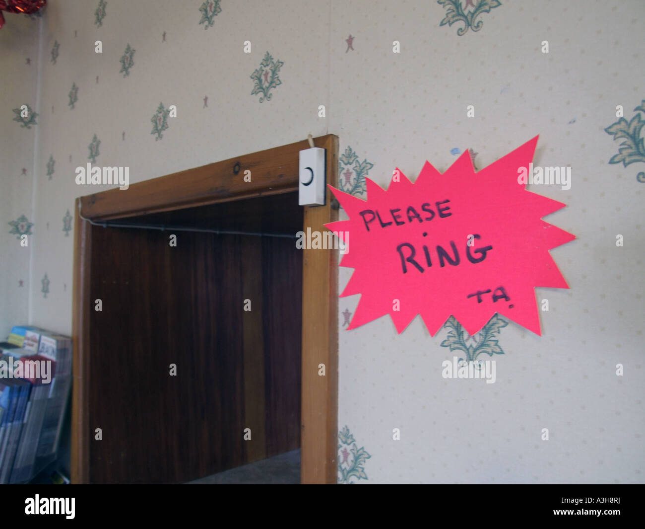 Please ring bell sign hi-res stock photography and images - Alamy