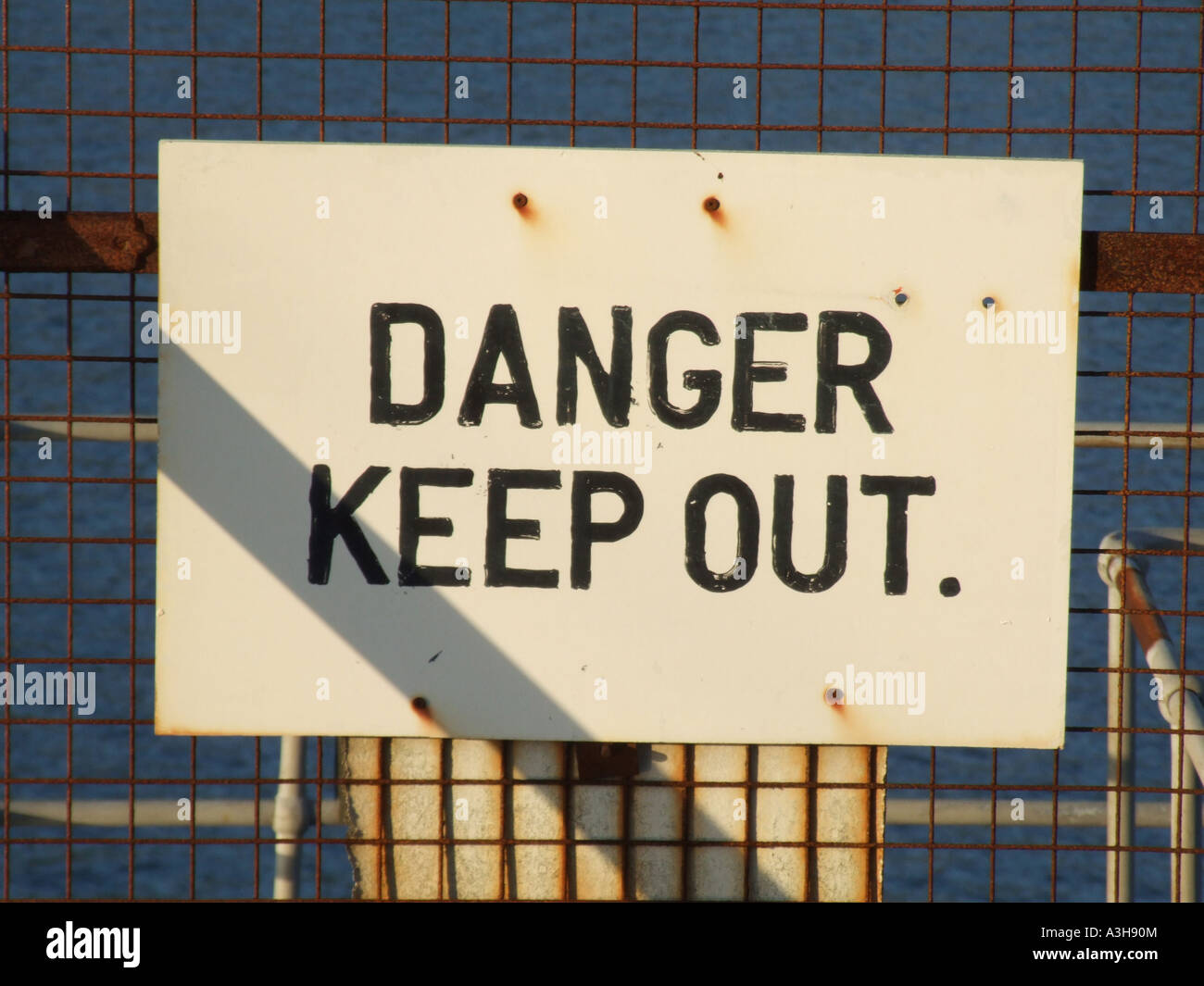 Sign private jetty hi-res stock photography and images - Alamy