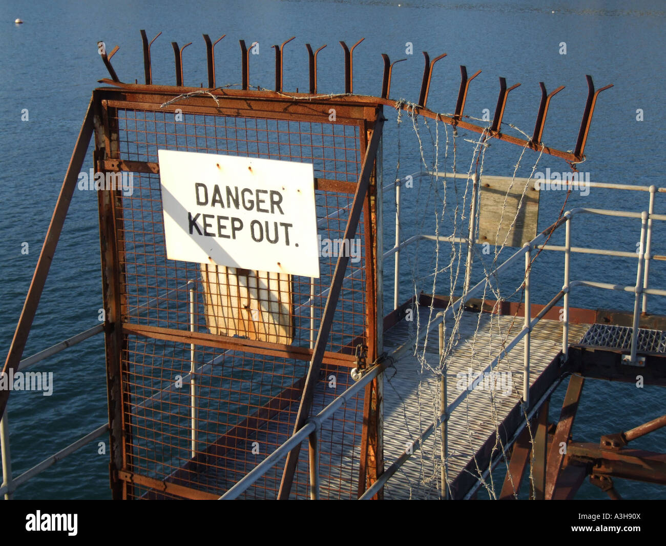 Sign private jetty hi-res stock photography and images - Alamy