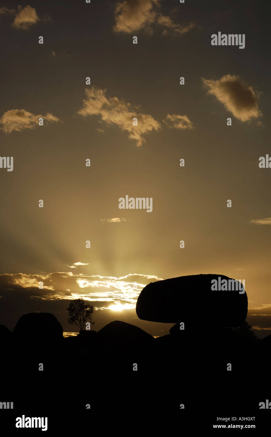 Silhouette devils marbles rock hi-res stock photography and images - Alamy