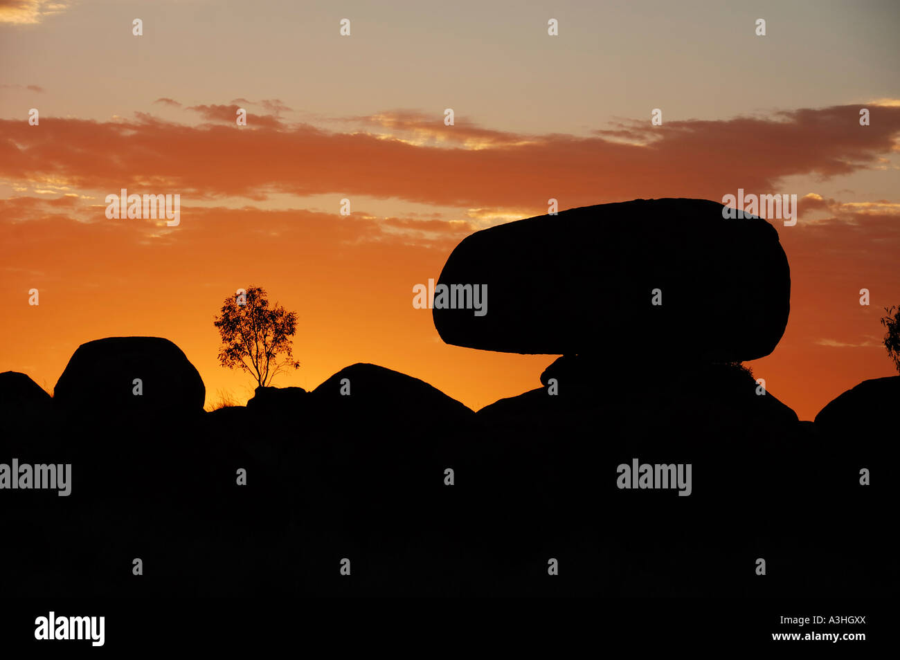 Devils marbles silhouette hi-res stock photography and images - Alamy