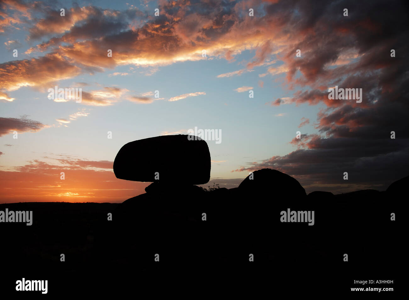 Devils marbles silhouette hi-res stock photography and images - Alamy