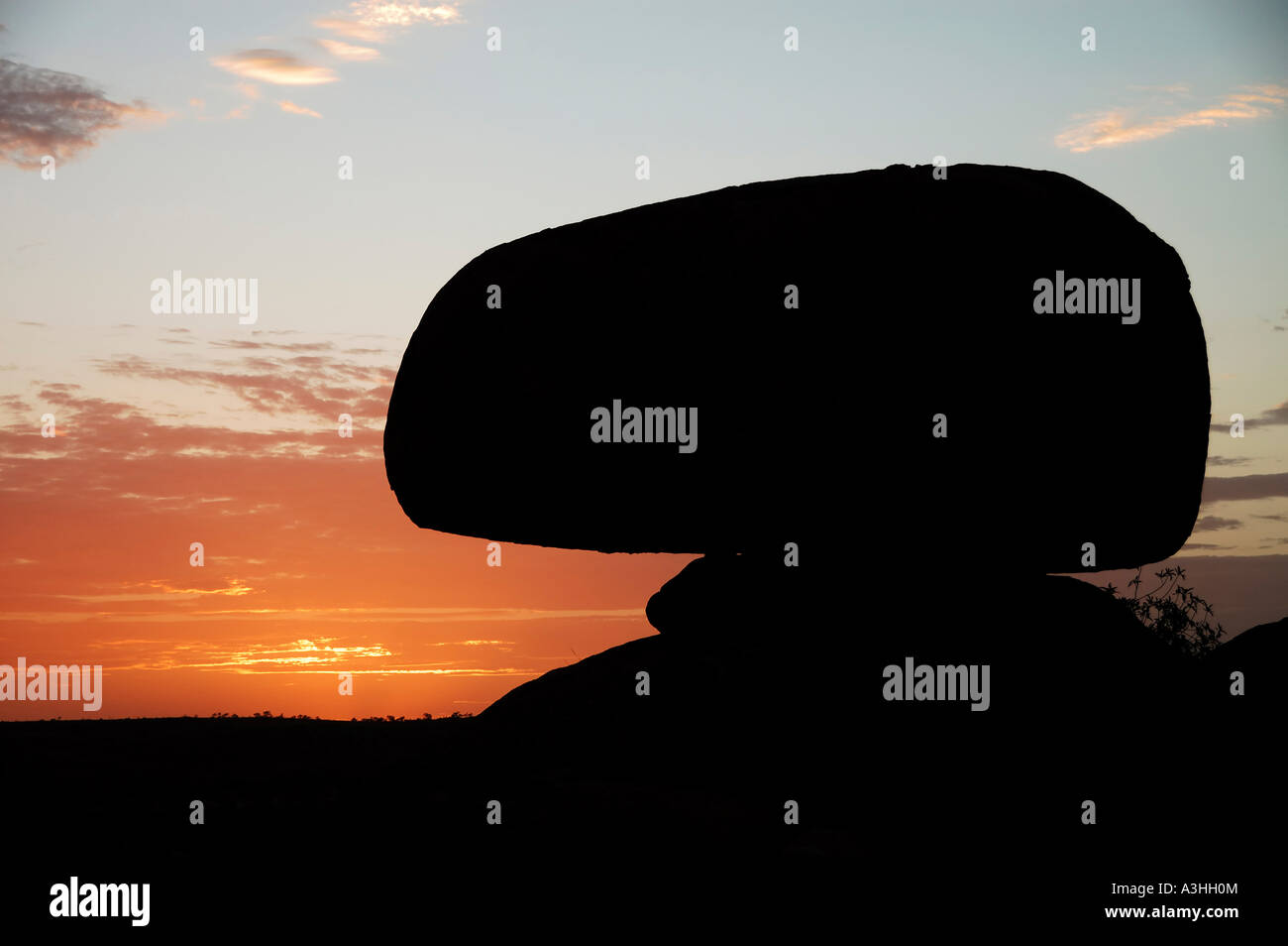 Devils marbles silhouette hi-res stock photography and images - Alamy