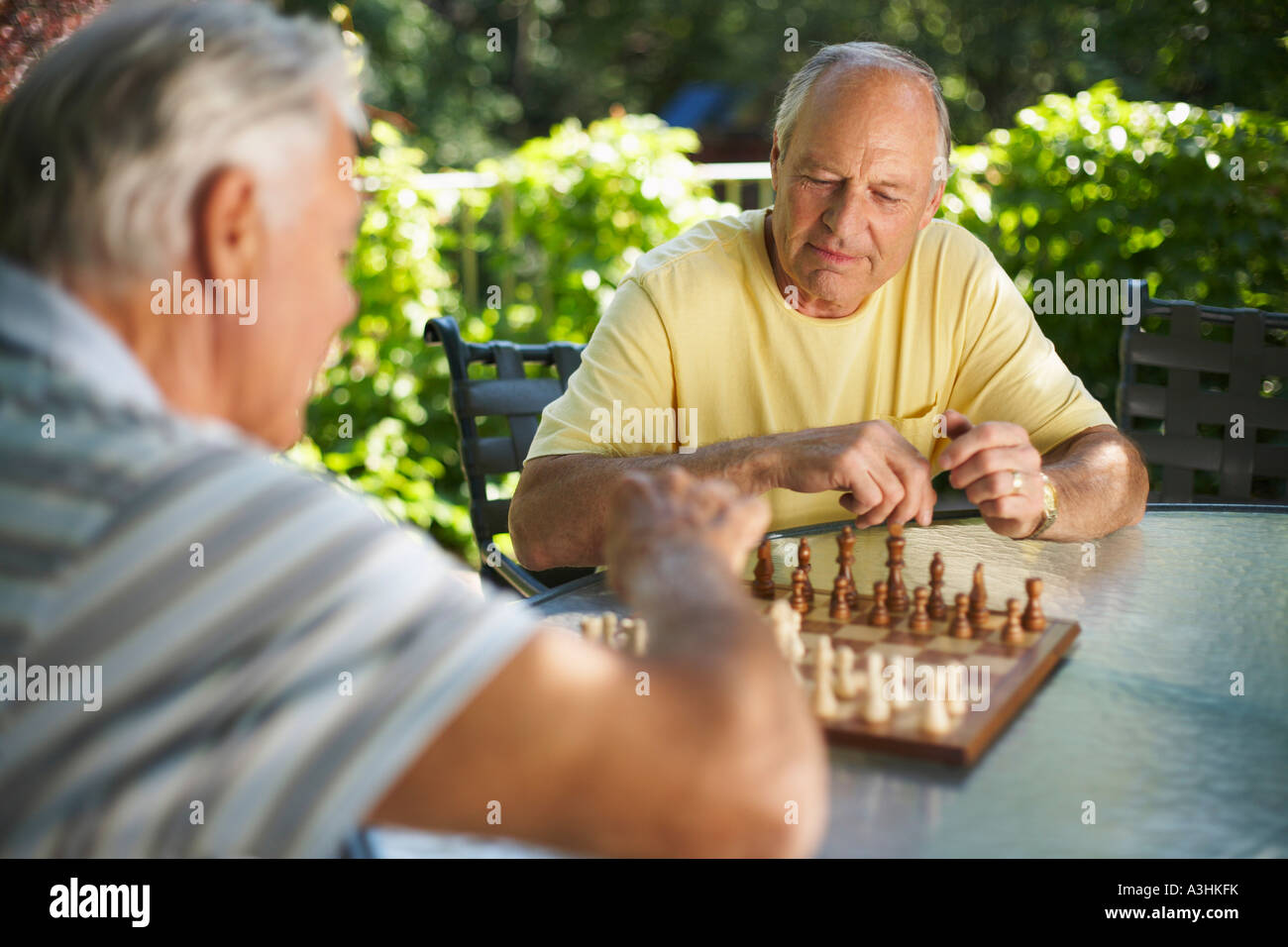 2 men playing chess hi-res stock photography and images - Alamy